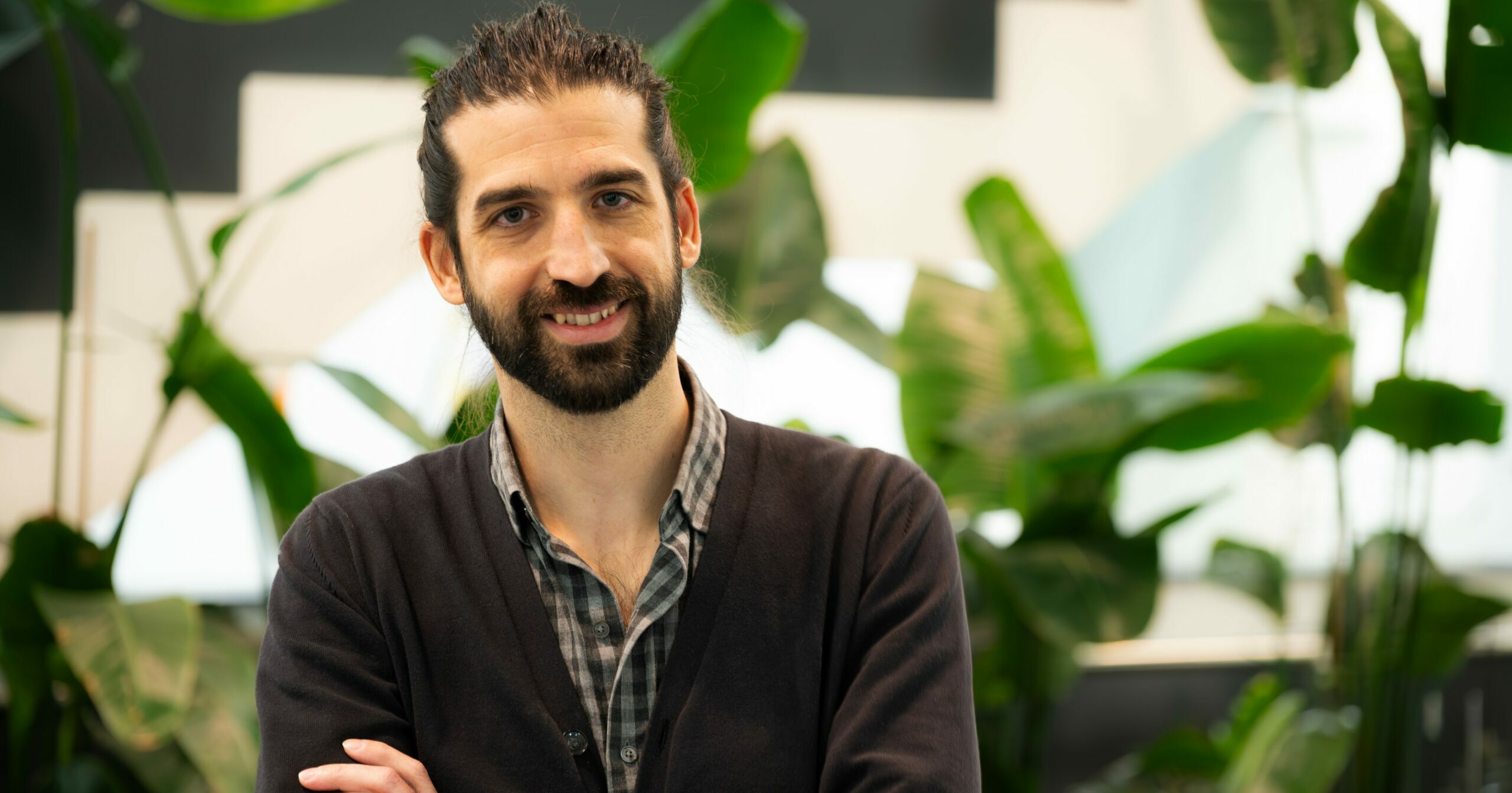 Stamatis Papathanasiou receives the 2024 EACR-Mark Foundation-Pezcoller ...